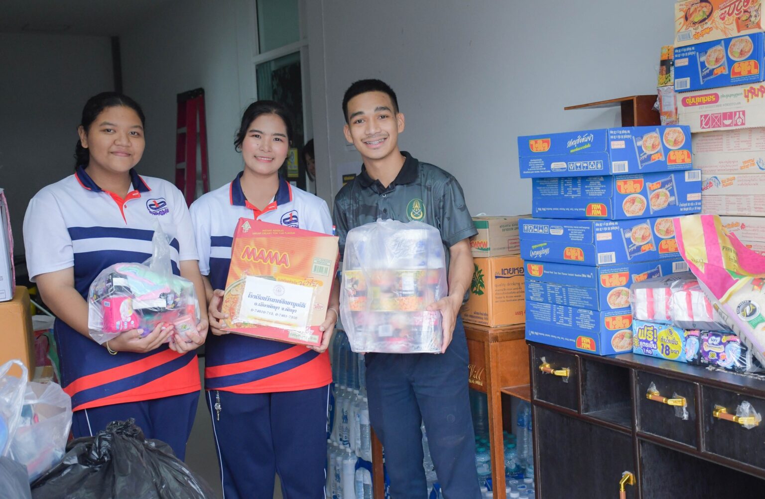 กระแสข่าวพัทลุง ร่วมกับสำนักงานอาชีวศึกษาจังหวัดพัทลุง เปิดรับบริจาค ...